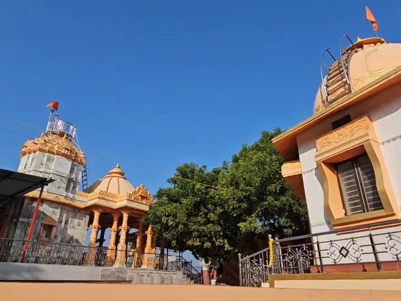 Maneknath Temple Cave Legend Connects Danta Banaskantha Ahmedabad Manek ...