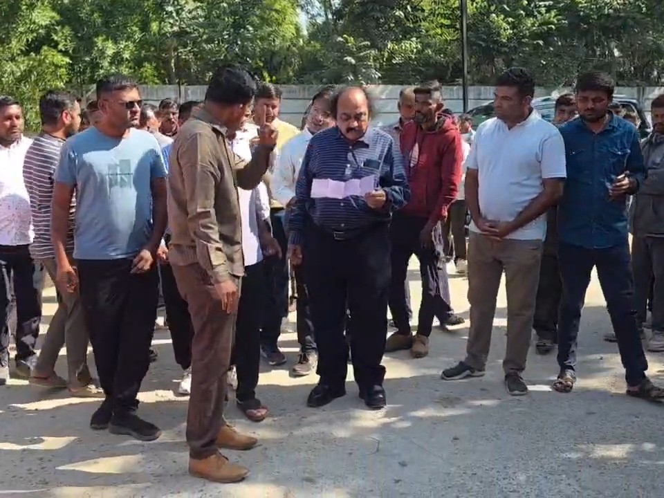 6 roads inaugurated under the Chief Minister's Gram Sadak Yojana at a ...