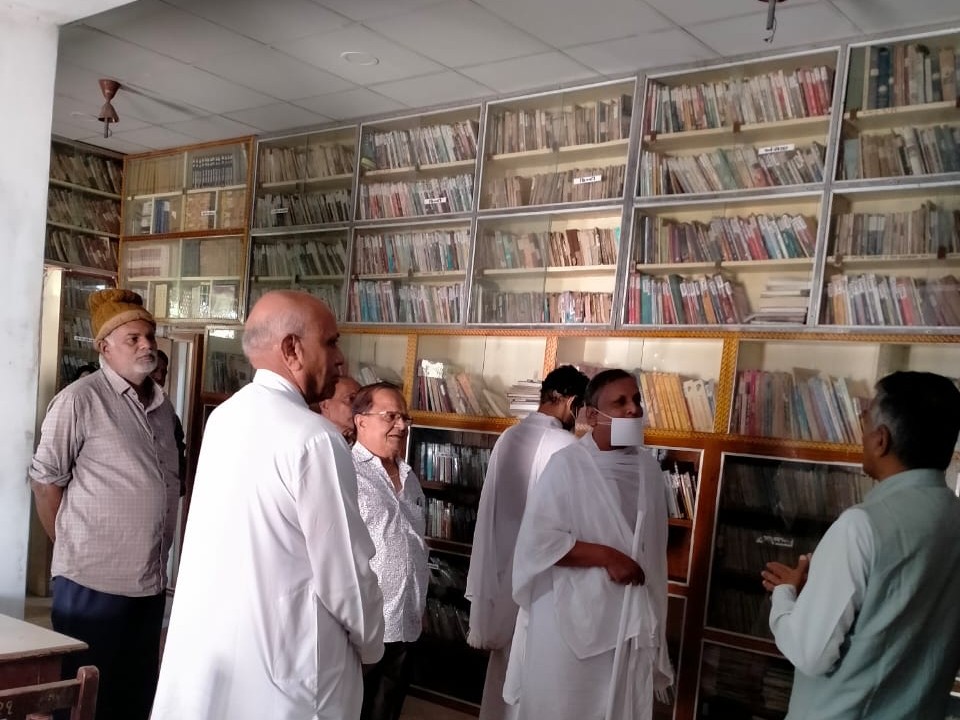 Jain Saints Arrival Damnagar Library Photos Jayeshchandraji Muni Visits ...