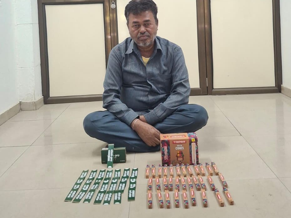 Two arrested for selling banned Gogo paper from Godhra-Kalol