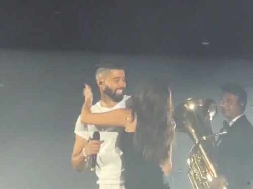 AP Dhillon Mumbai Concert; Kiss with Tara Sutaria and Sanjay Dutt's ...