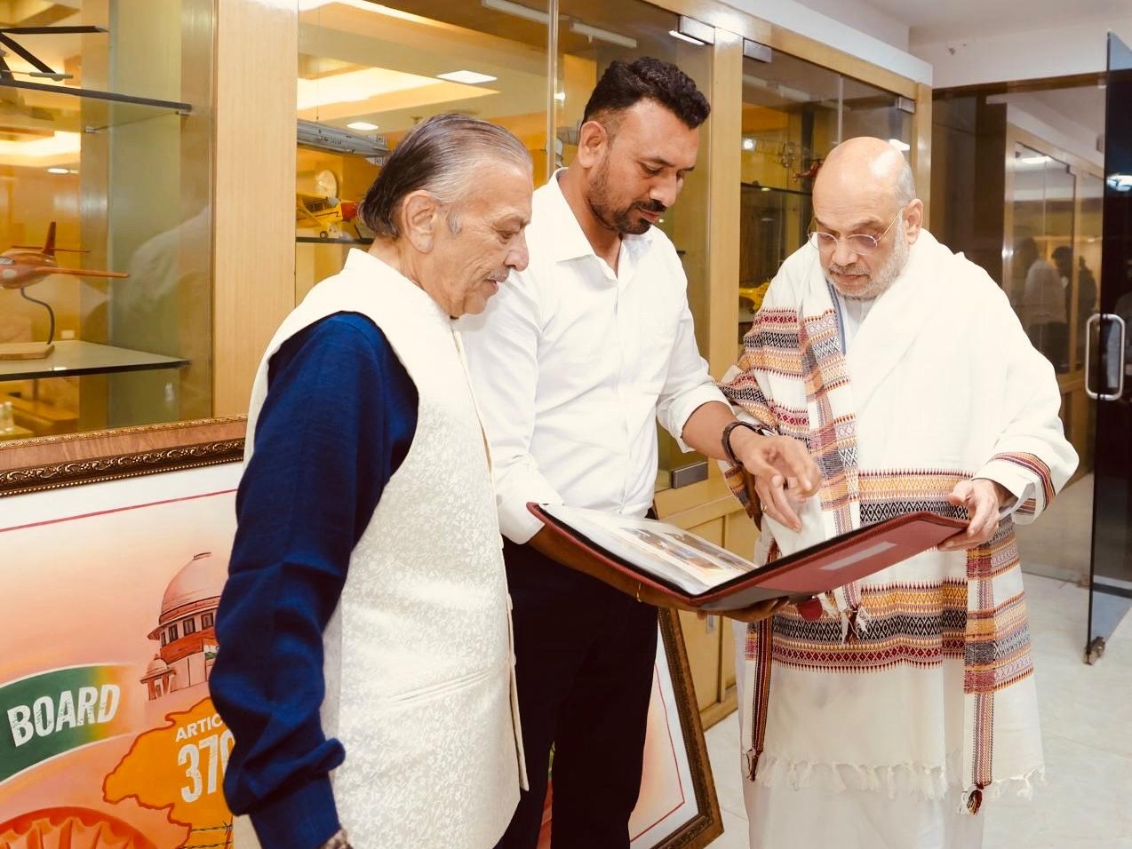 Nadiad artist gifts Amit Shah with a special painting