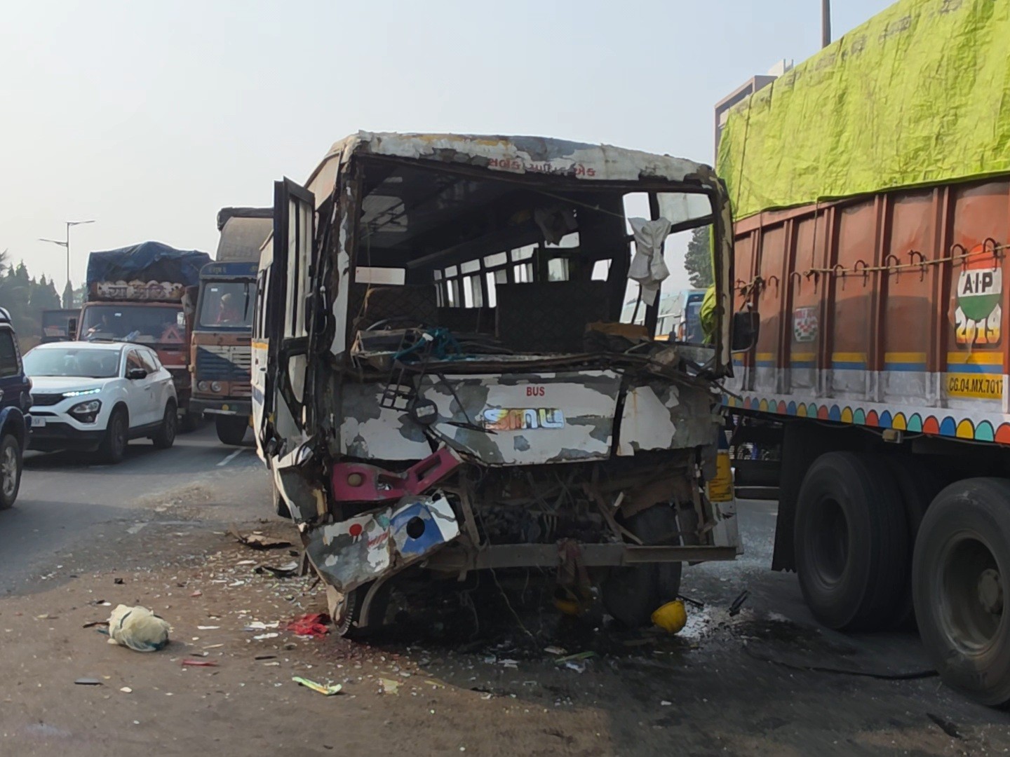 Bus-container collision on Navsari NH-48 | નવસારી NH-48 પર બસ-કન્ટેનર ...