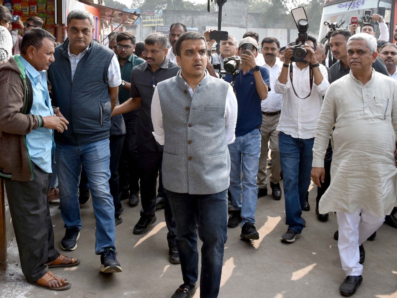 Deputy Chief Minister Harsh Sanghvi visited Anand Bus Stand | નાયબ ...