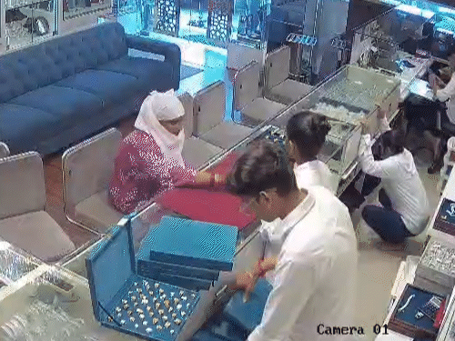 Fake Gold Ring Scam: Naroda Police Arrest Woman Behind Multiple ...