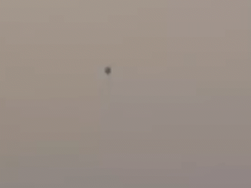 Young man flying with a parachute fell on an electric wire, VIDEO ...