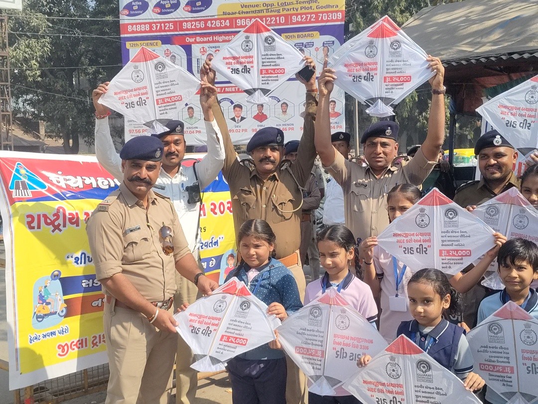Godhra Road Safety Month Photos; Traffic Police Distribute Kites ...