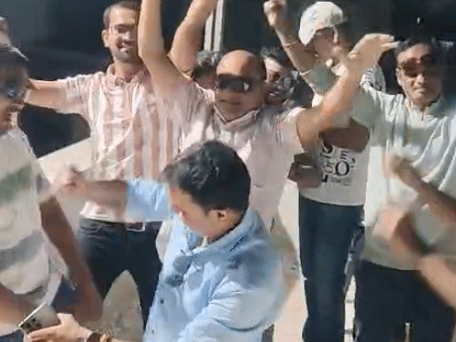 Amit Shah Celebrates Uttarayan in Ahmedabad | Temple Visit & Kite Flying