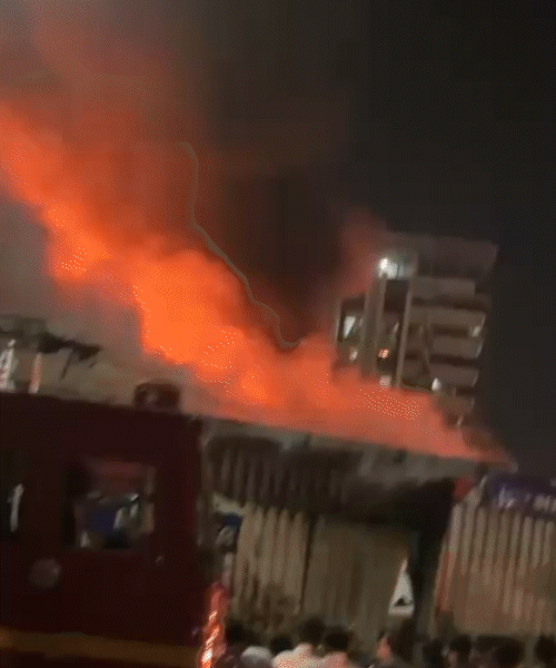 Fierce fire in 4 shops 20 feet away from a petrol pump in Surat; 4 ...