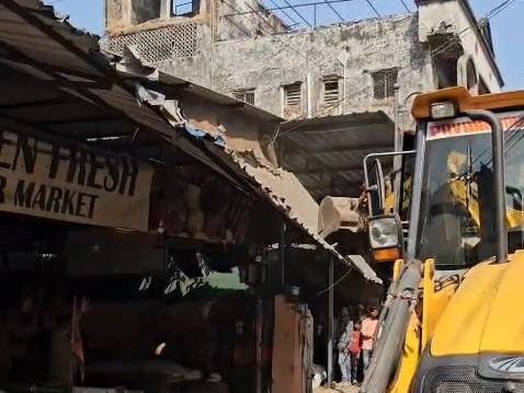 Vapi Market Eviction: 125 Police Personnel Deployed for Action