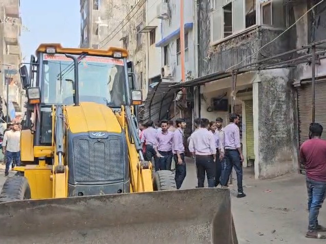 Vapi Market Eviction: 125 Police Personnel Deployed for Action
