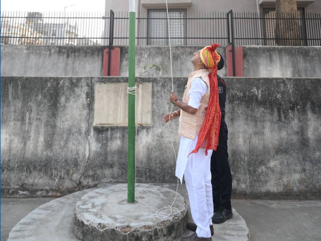 Modasa Municipality President Nirajbhai Sheth Hoists Flag | Republic ...