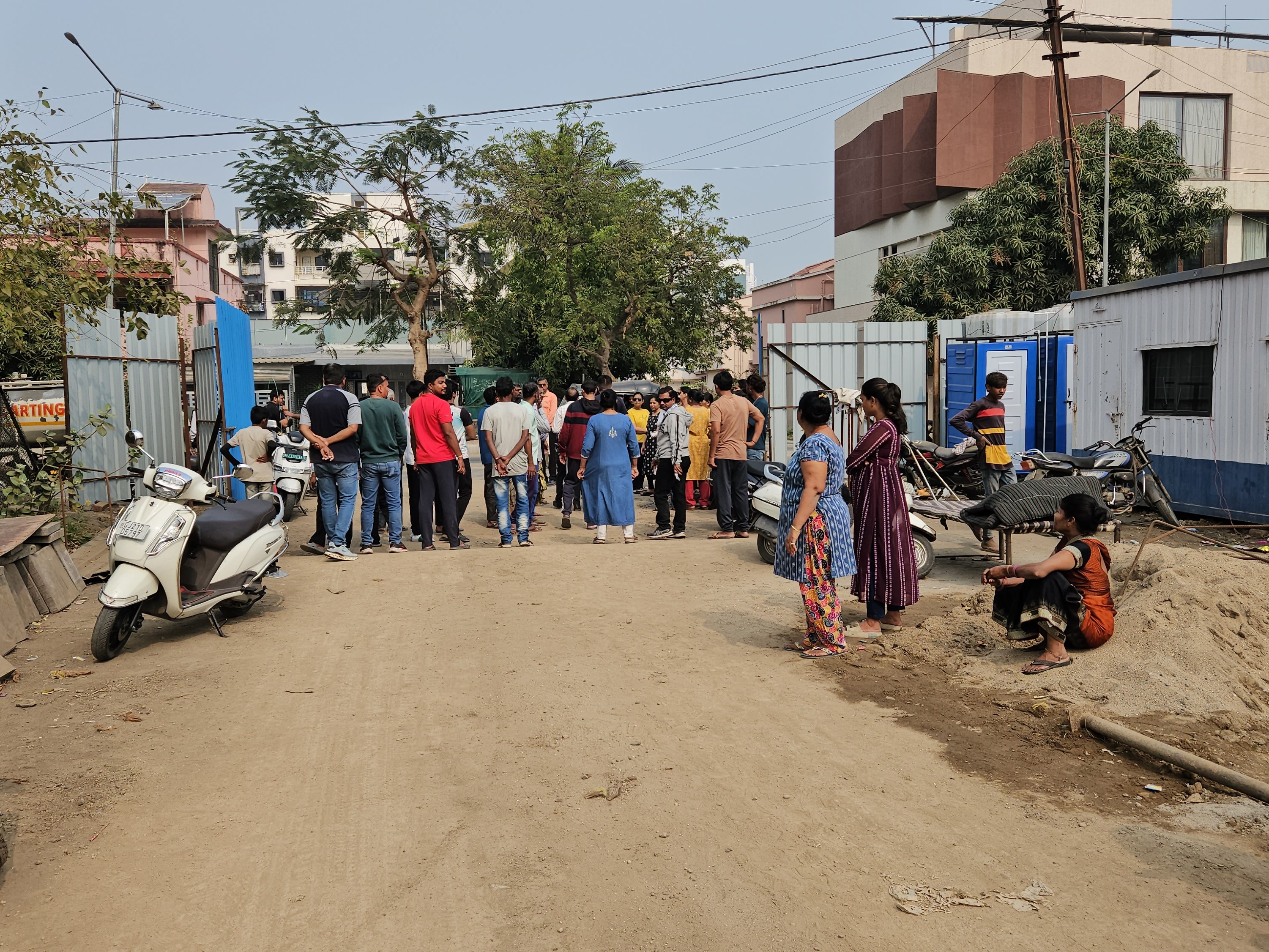 Navsari Residents Fear Excavation Impact; NMC Building Poses Risk