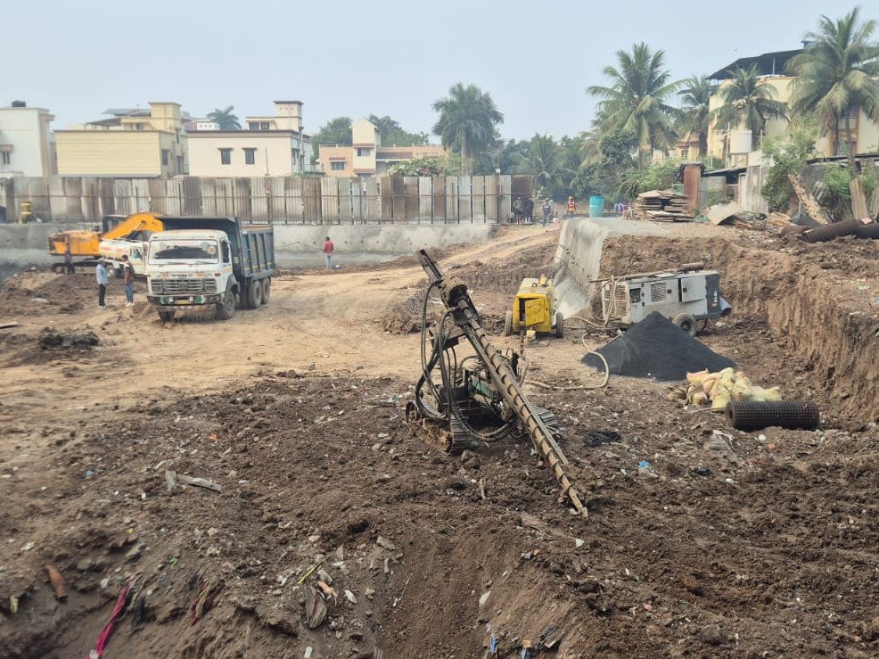 Navsari Residents Fear Excavation Impact; NMC Building Poses Risk