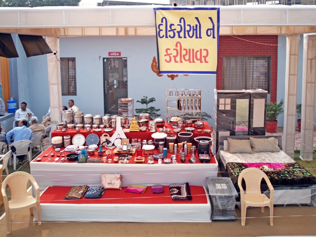 16 Couples Begin New Life at Zalawadi Suthar Samaj 34th Group Wedding