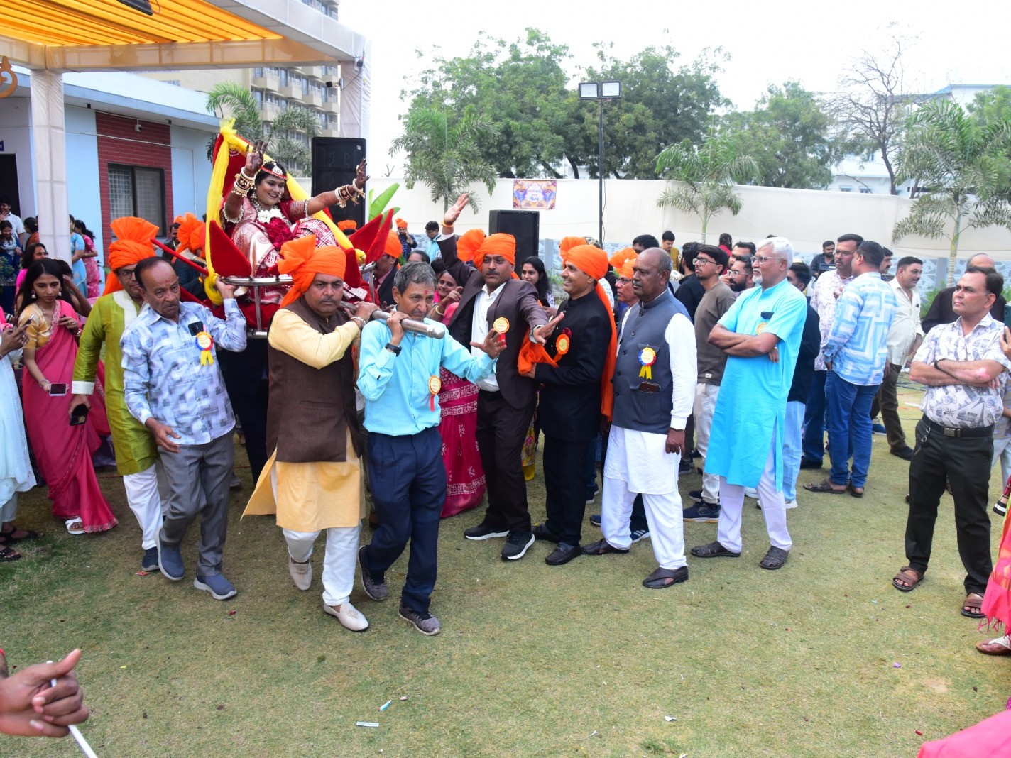16 Couples Begin New Life at Zalawadi Suthar Samaj 34th Group Wedding