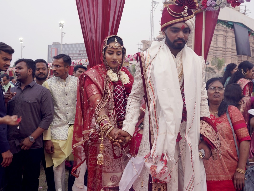 16 Couples Begin New Life at Zalawadi Suthar Samaj 34th Group Wedding