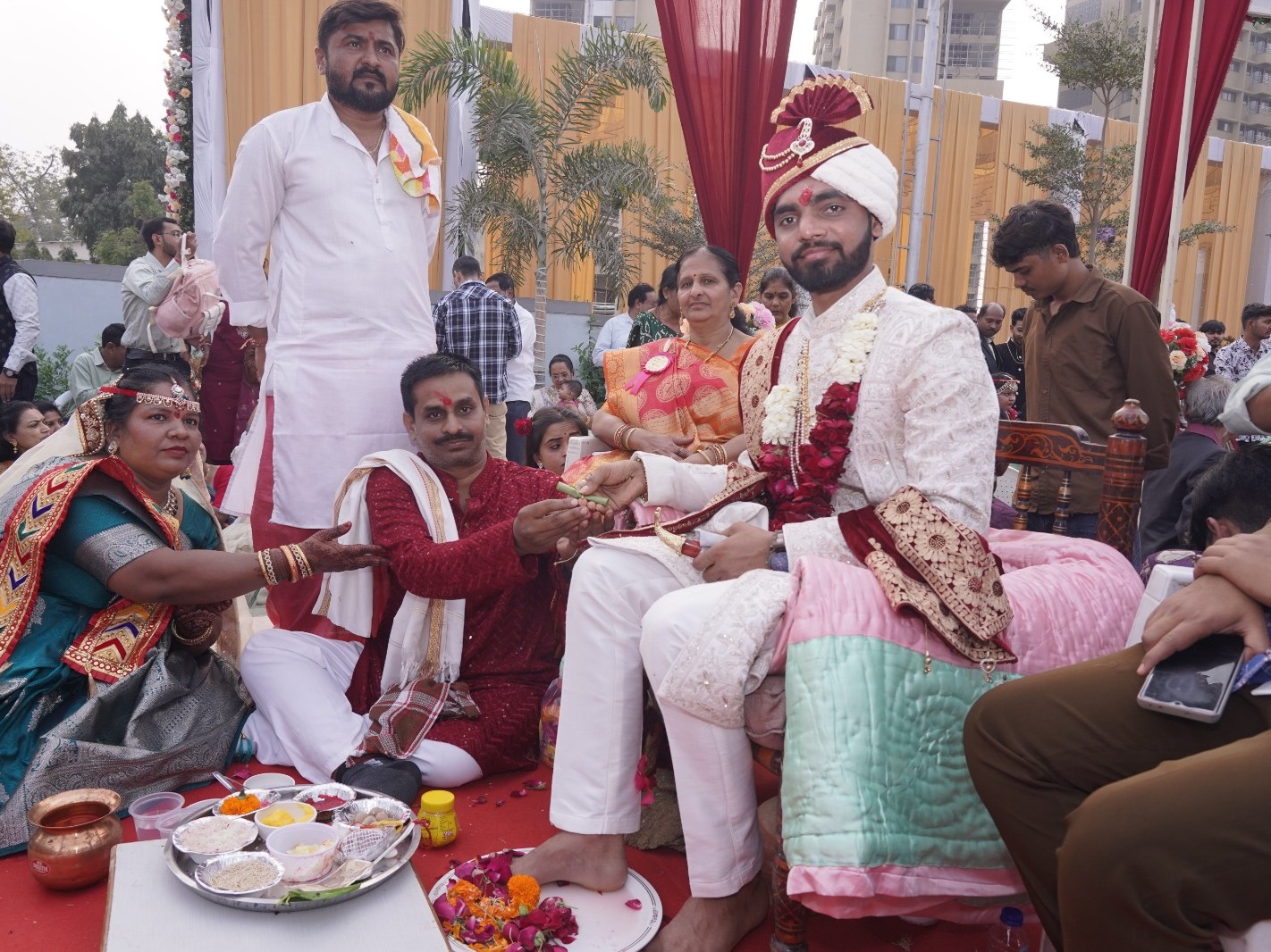 16 Couples Begin New Life at Zalawadi Suthar Samaj 34th Group Wedding