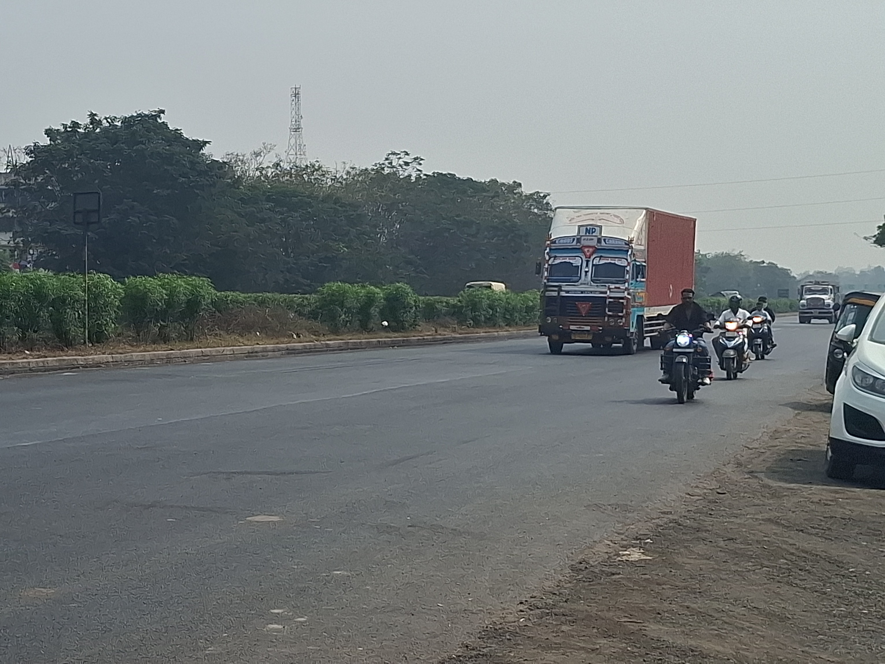 Bharuch RTO Fines Over Rs 4.70 Lakh for Illegal LED Lights