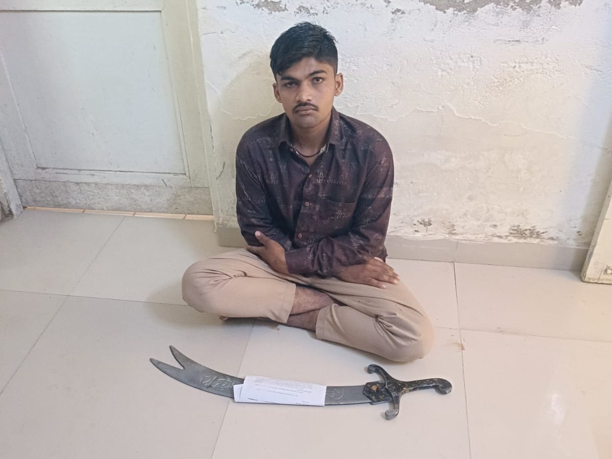 Prabhas Patan Police Action: Arms Violation, Viral Sword Photo | Gir ...