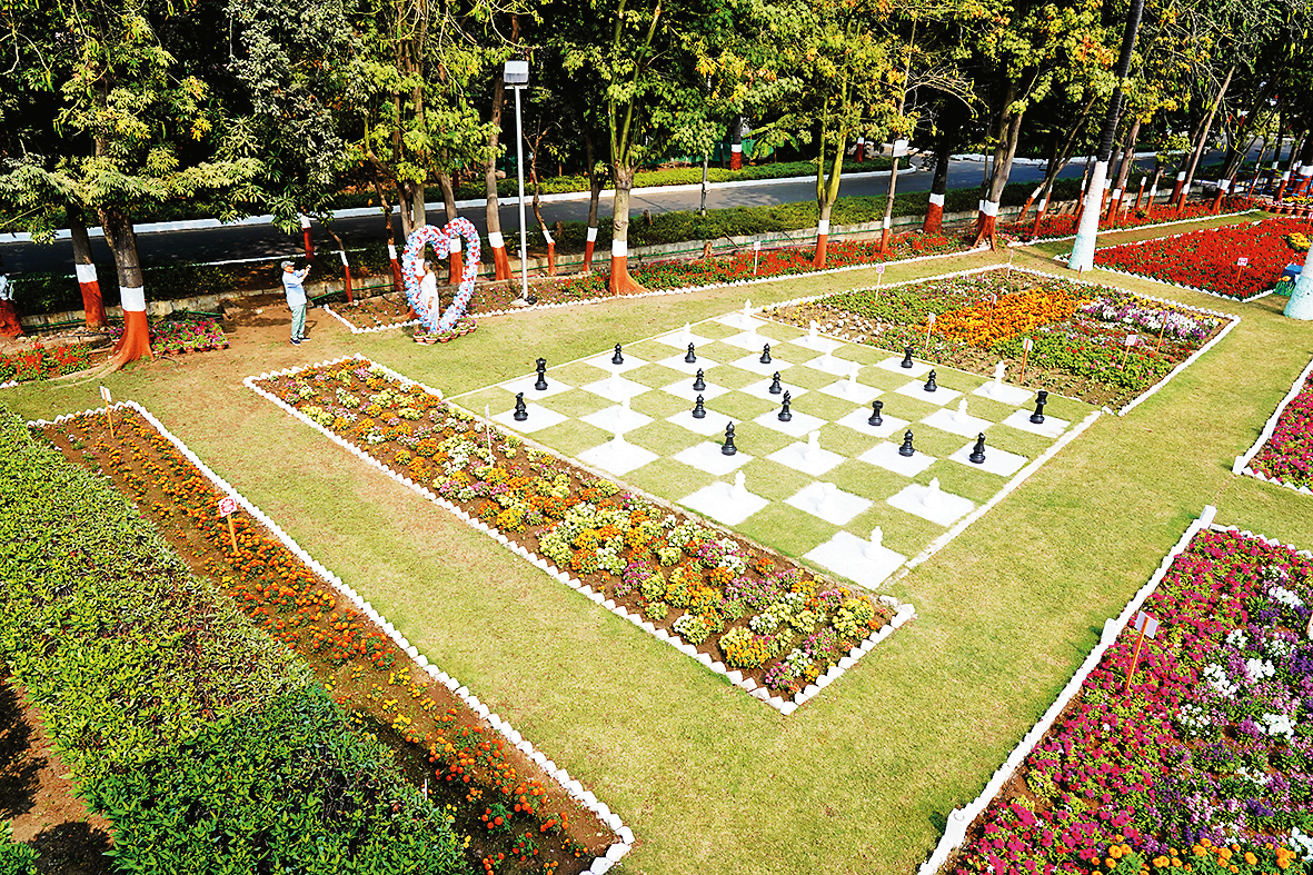 Flower show adorned with 70,000 flowers of 21 types