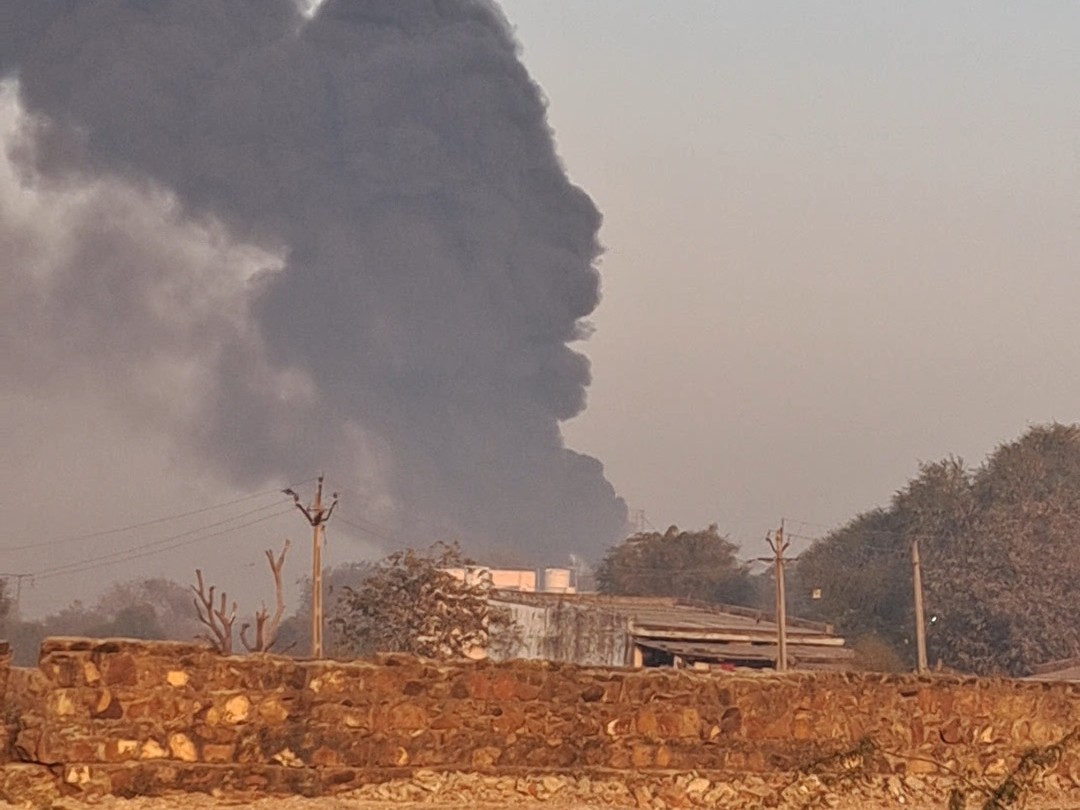Kalol Rubber Factory Fire: Crore Machinery Burnt | Smoke Billows