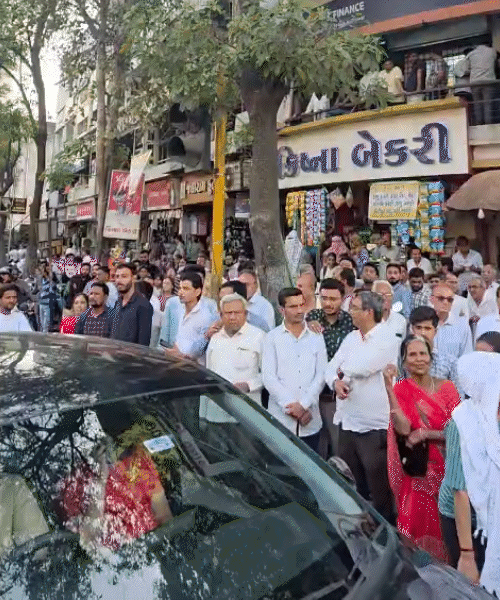 Surat Gangster Chirag Goti Slapped by Residents | Hang Criminal Demand
