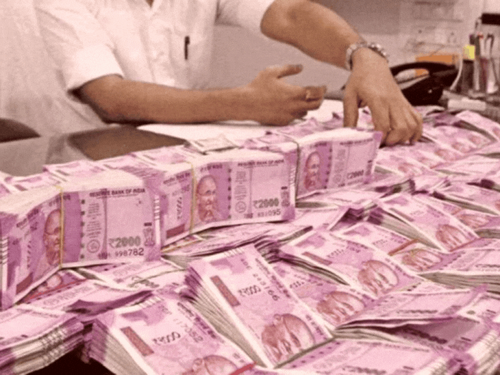 ₹17 Cr Cash, ₹35 Cr Jewellery Found in Ahmedabad Builders Lockers
