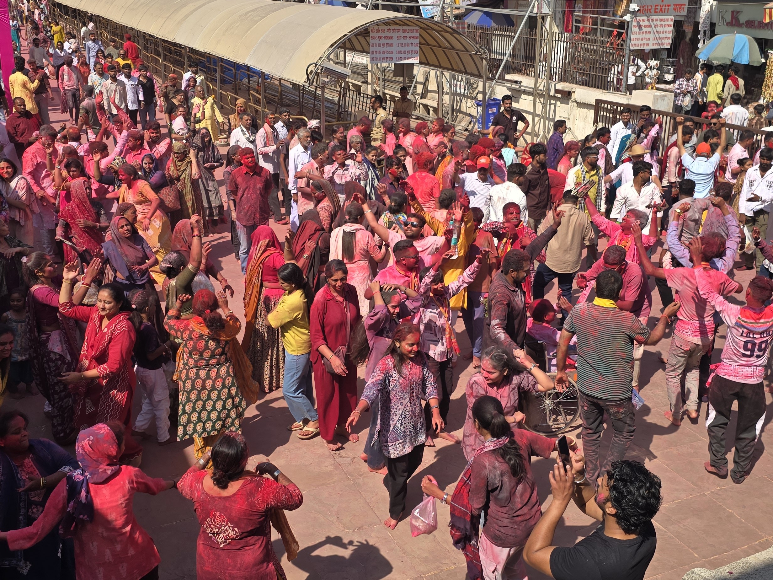Dwarkadhish Temple Aamalki Ekadashi: Bhakti-Rangotsav, Gomat Snan, 2000 ...