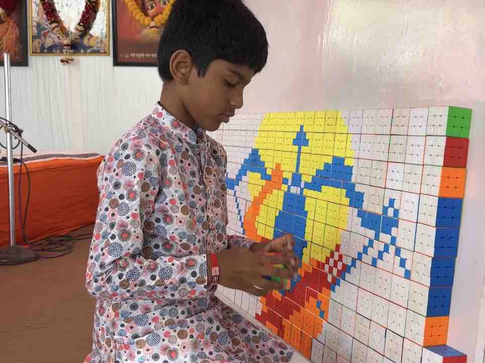 Vadodara Artist Creates Ram Replica with 286 Rubiks Cubes