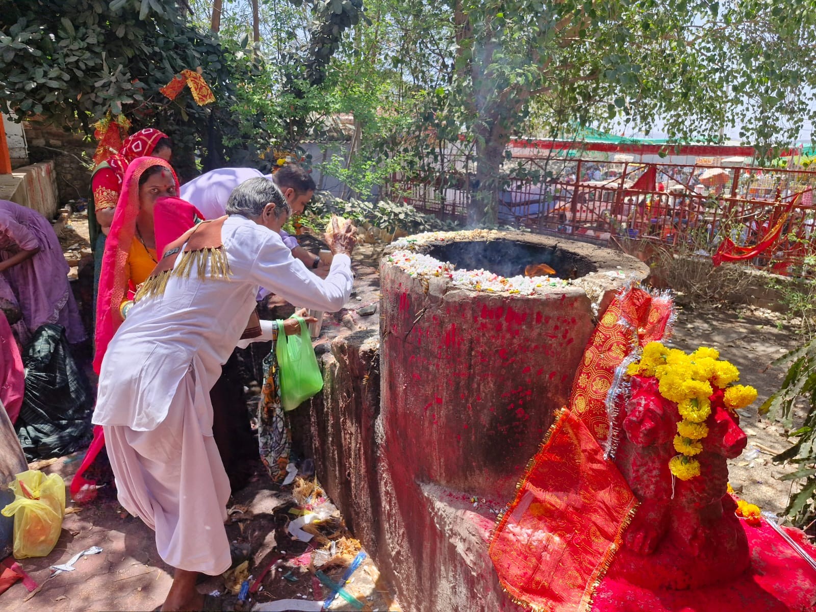 Chotila Chamunda Darshan; 40 Degree Heat No Match For Devotees