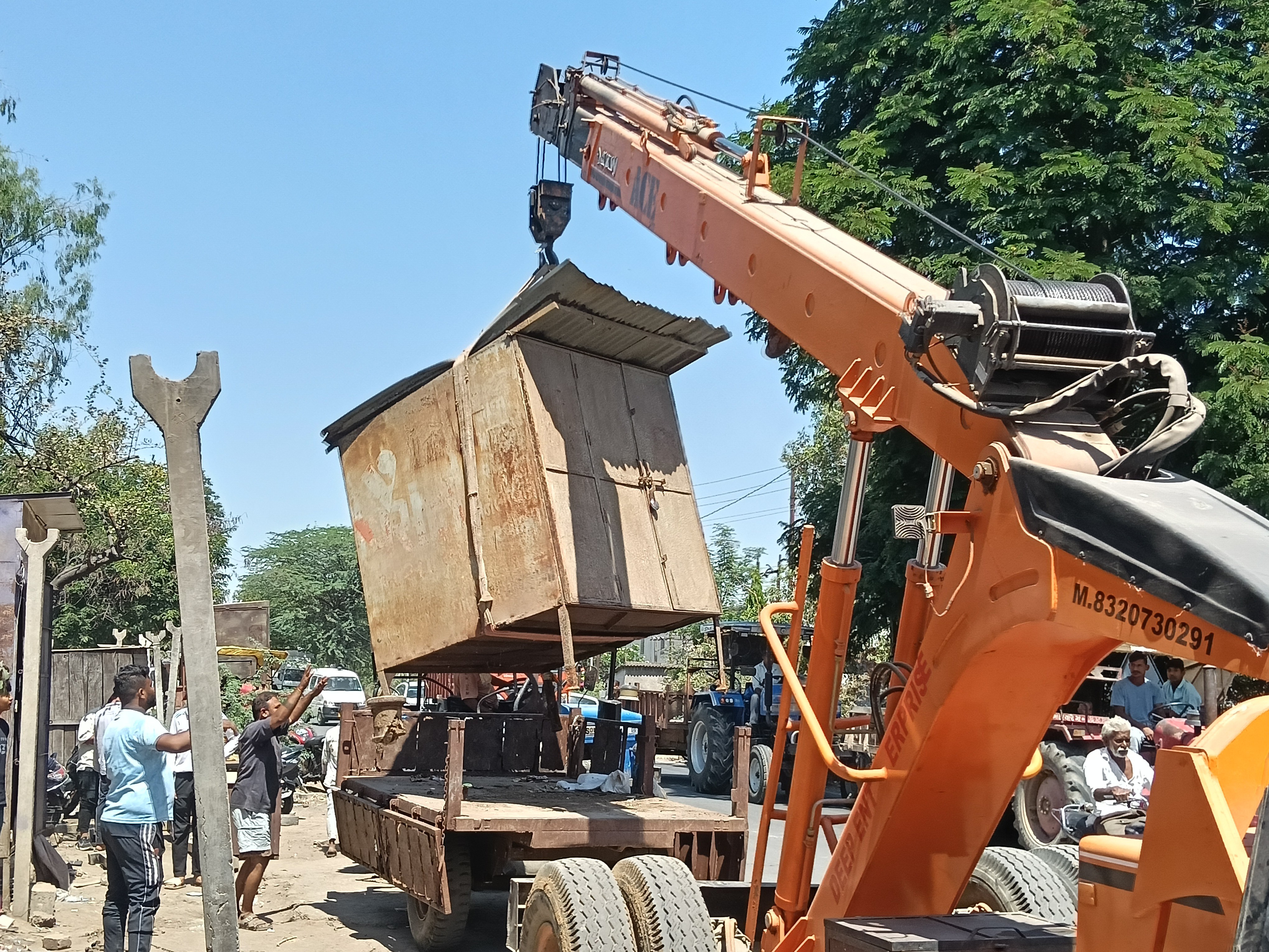 Halol GIDC Demolition: Rinki to Safari Chokdi Drive