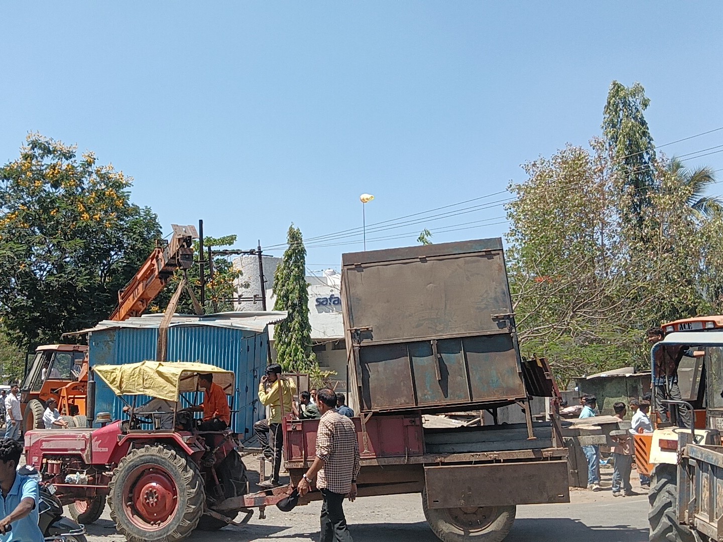 Halol GIDC Demolition: Rinki to Safari Chokdi Drive