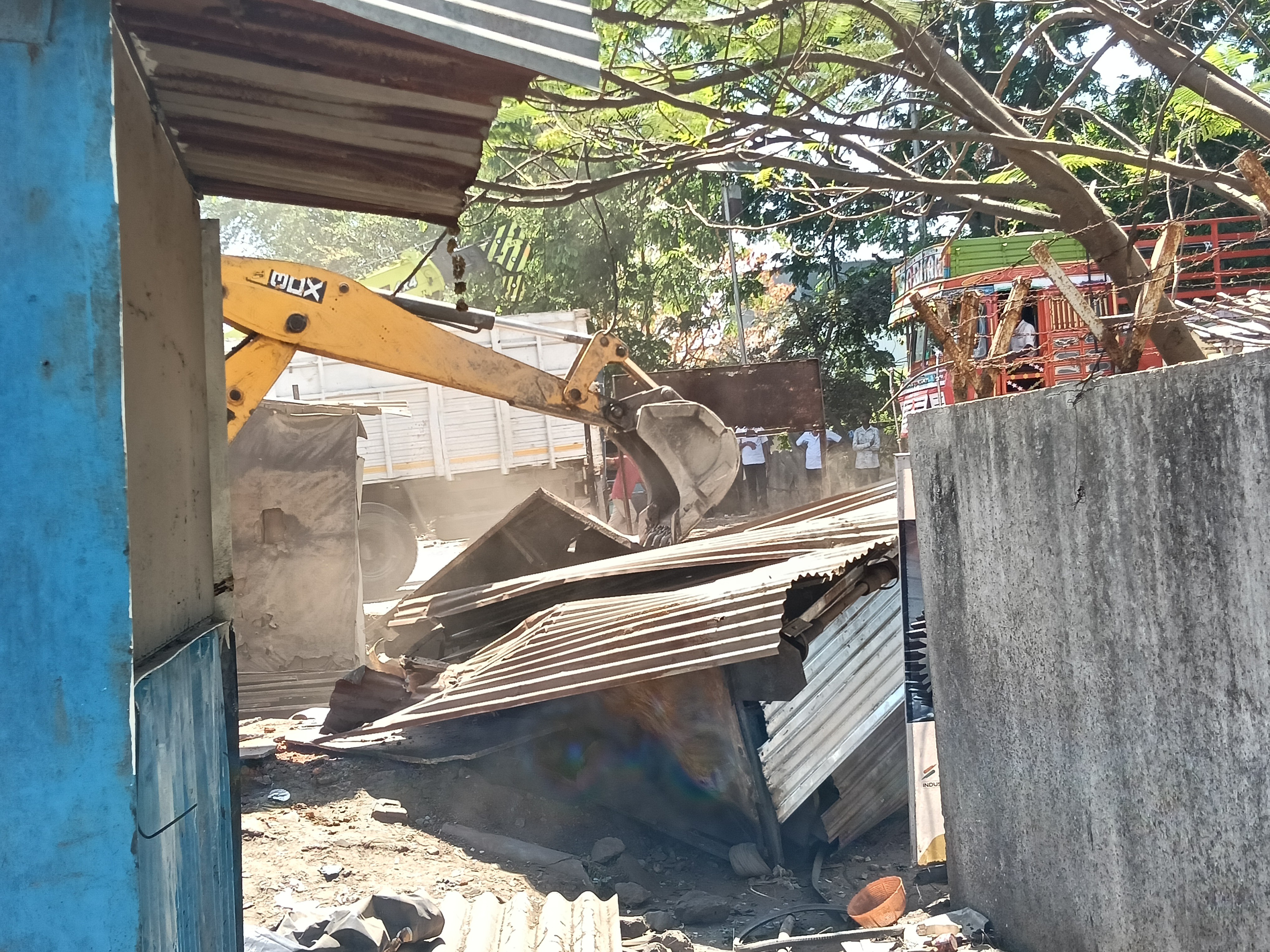 Halol GIDC Demolition: Rinki to Safari Chokdi Drive