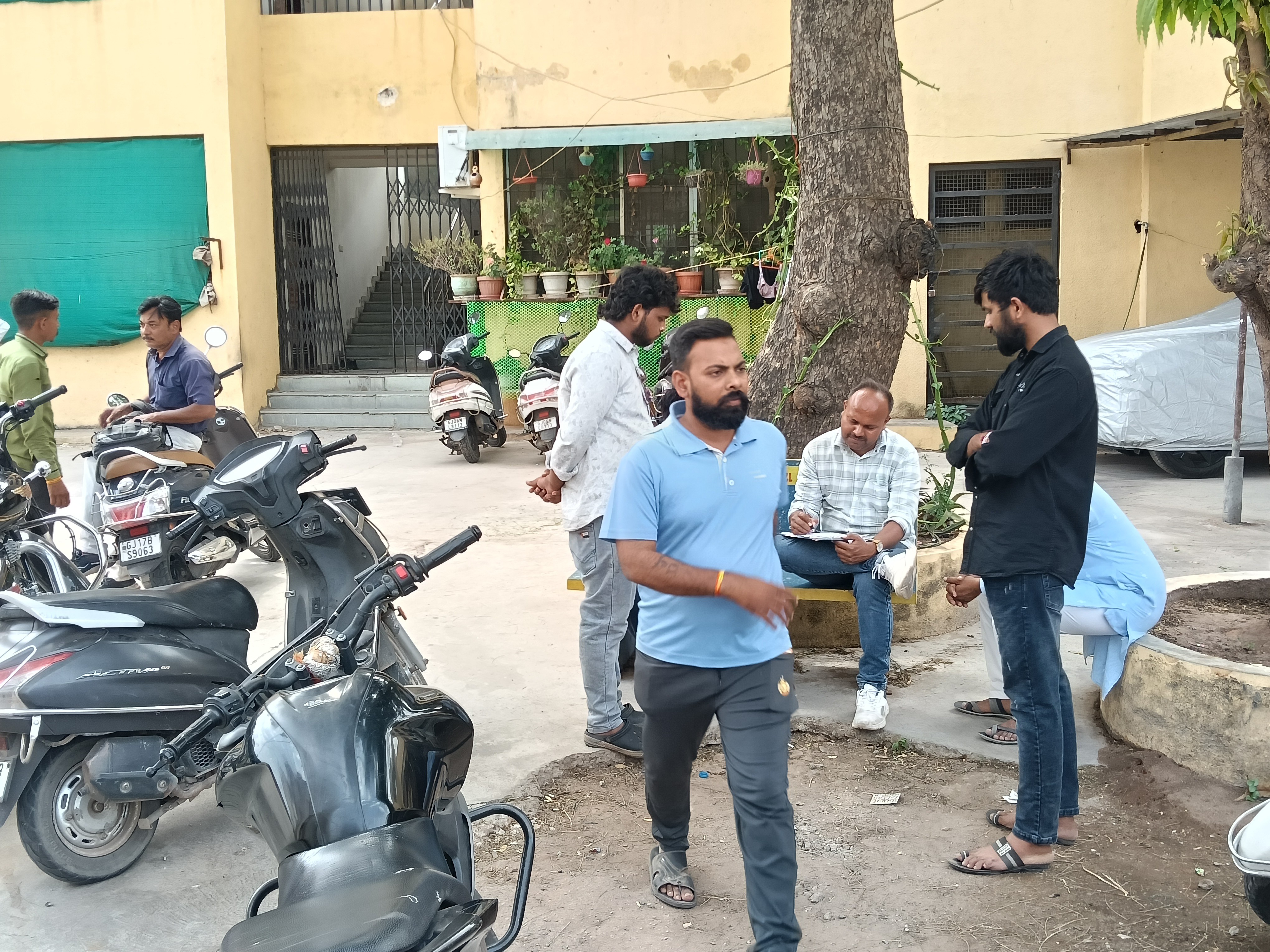 Halol GIDC Youth Death; Suicide Suspected | Police Probe On