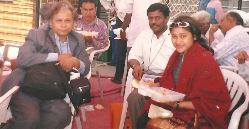 Disha Vakanis Father Bhim Vakani Passes Away | Ahmedabad Theatre Veteran