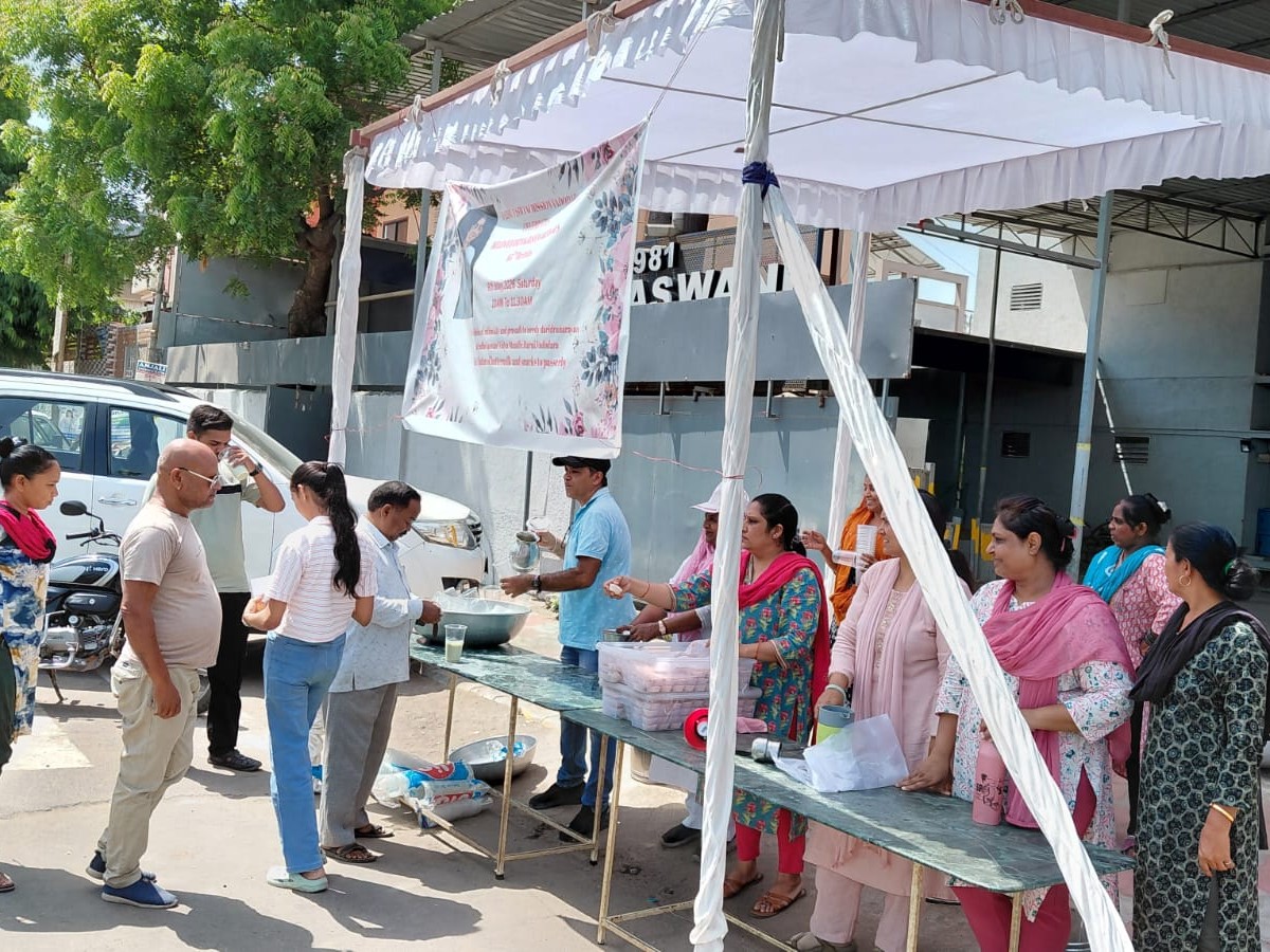 Sadhu Vaswani Mission Distributes Buttermilk, Cake, Ration Kits in Vadodara
