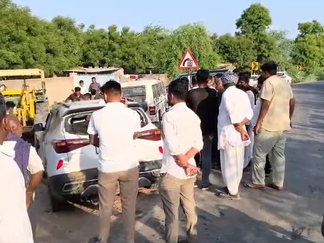 Mavsari Police Bust Liquor Supply With Fake Number Plate | Vav Tharad