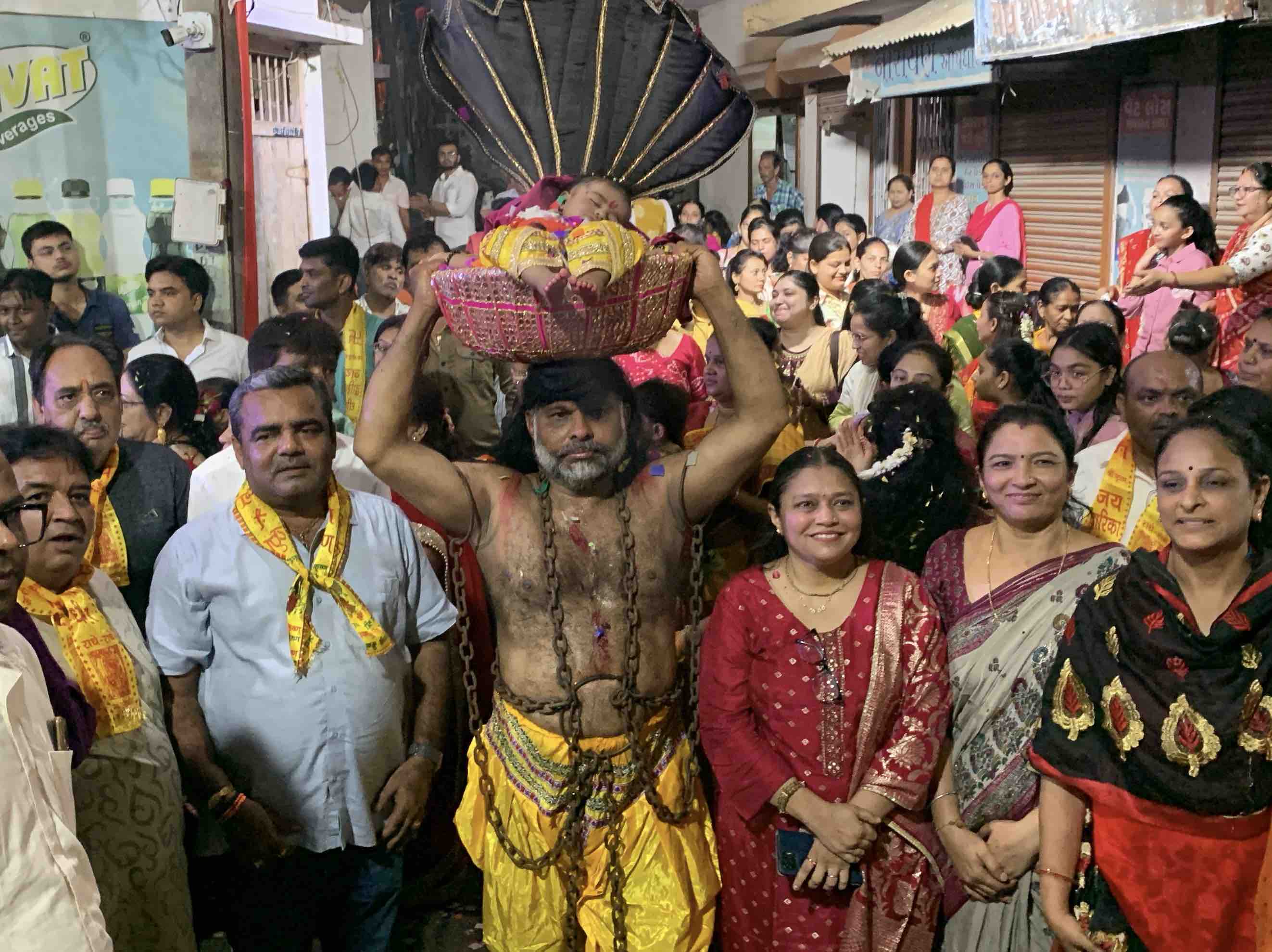 Jamnagar Matki Phod Utsav; Chauhan Phali Community Celebrates Krishna ...