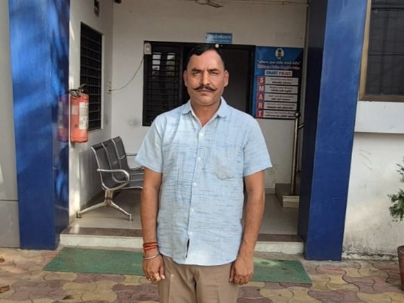 Mahisagar LCB Arrests Absconding Accused | Ditvas Police Station Two Cases