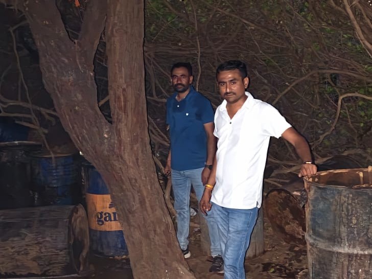 Devbhumi Dwarka LCB Raid Bhanvad | Desi Daru Bhatthi Seized