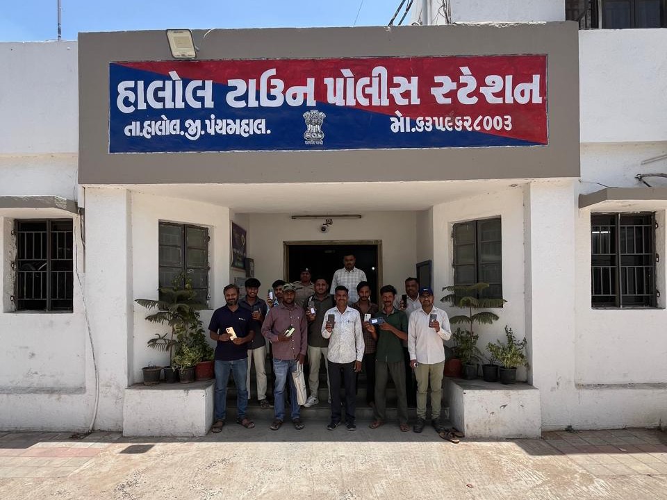 Halol Police Recover 13 Phones Worth ₹2.67 Lakh Via Tech Surveillance