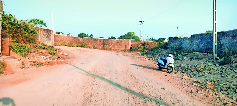 The road between Wadhwan and Langdi Jin connecting Ward No. 11 to 13 is ...