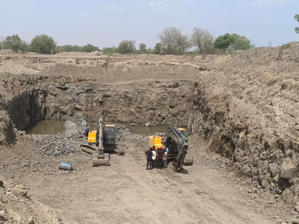 Sayla Police Seize ₹1.85 Cr Illegal Mining Haul in Sudamda