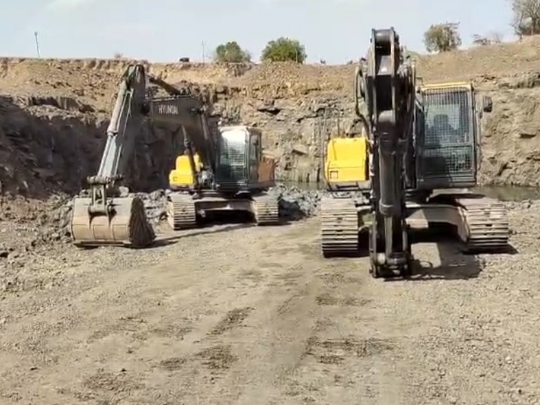 Sayla Police Raid Black Stone Mine in Sundramda | Illegal Mining Seized