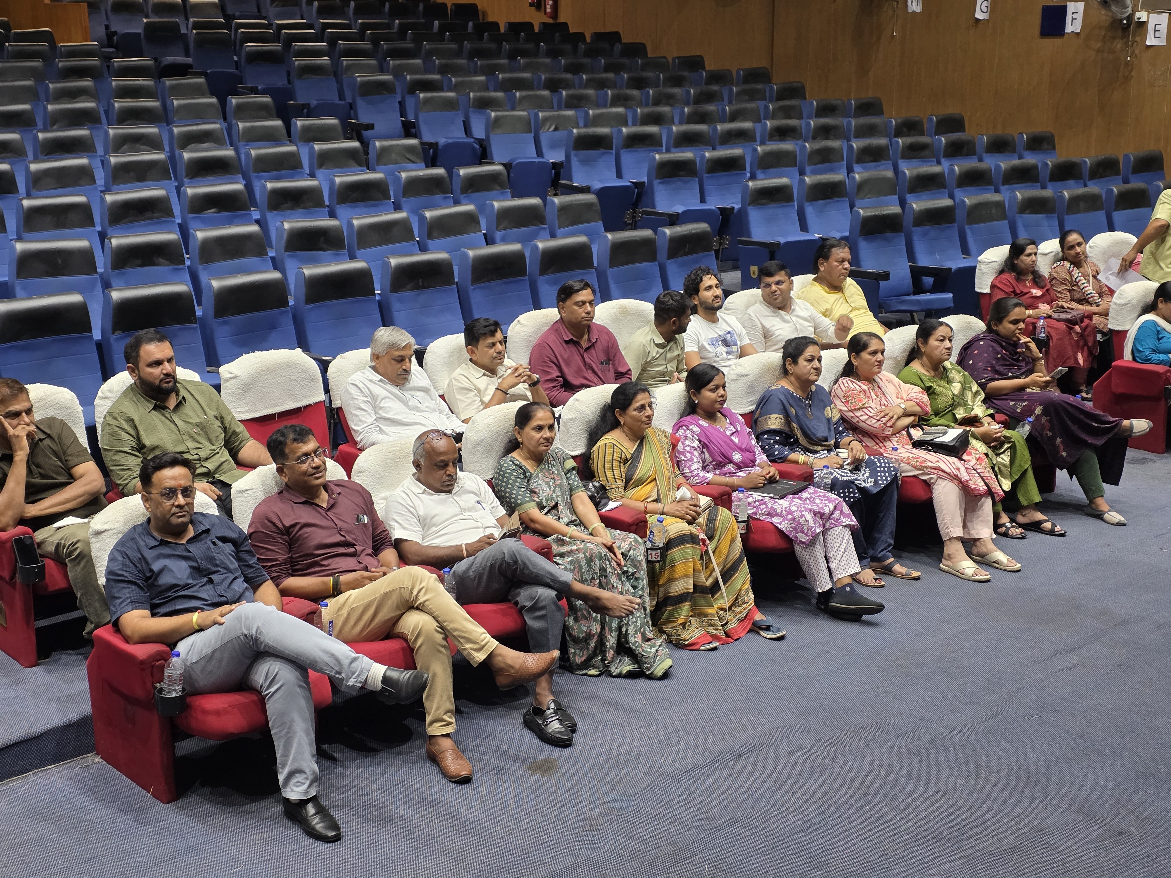 Himmatnagar Municipality Controversy: Senior Corporator Threatens RTI