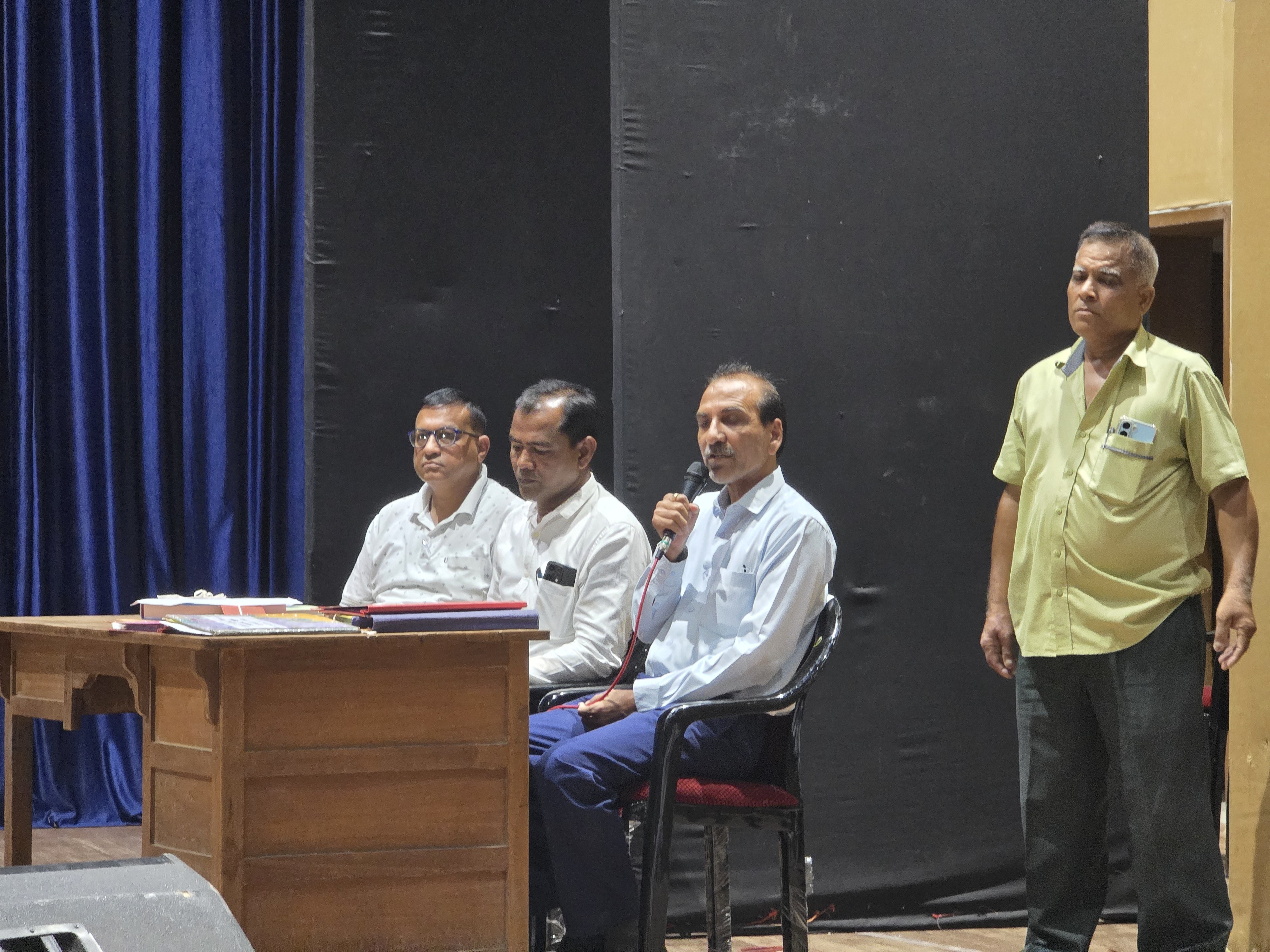 Himmatnagar Municipality Controversy: Senior Corporator Threatens RTI
