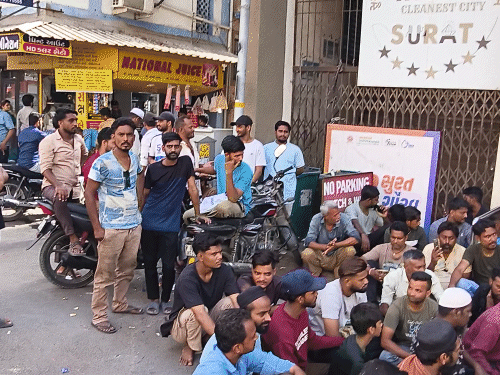Surat Congress Protest: Poor Homeless After Demolition; Demand Housing