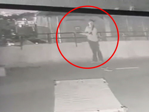 Veraval Govt Hospital Death: Youth Falls From Building | CCTV Footage