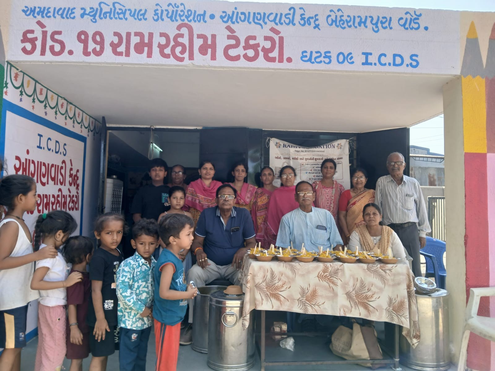 Rahi Foundation Feeds 800+ Laborers in Jamalpur | Khichdi & Chaas ...